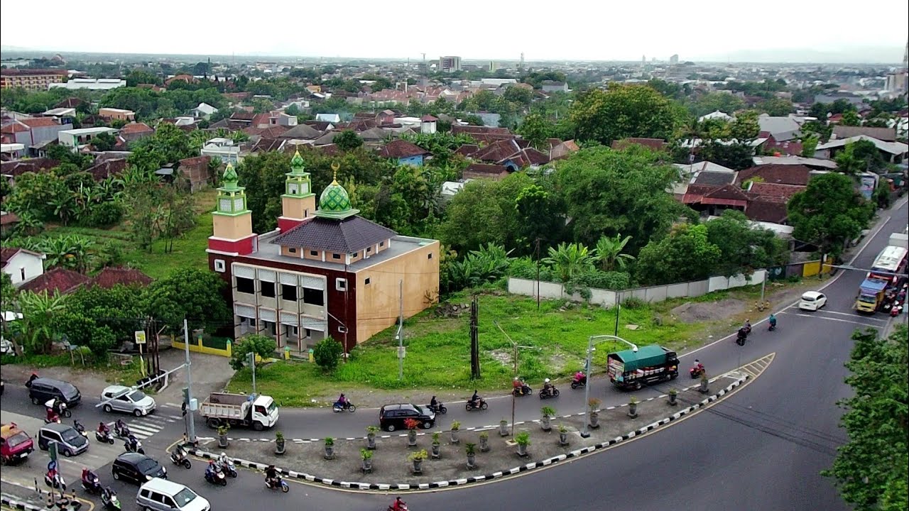 perempatan mojosongo yang selalu bikin rindu pengen ke solo terus ...