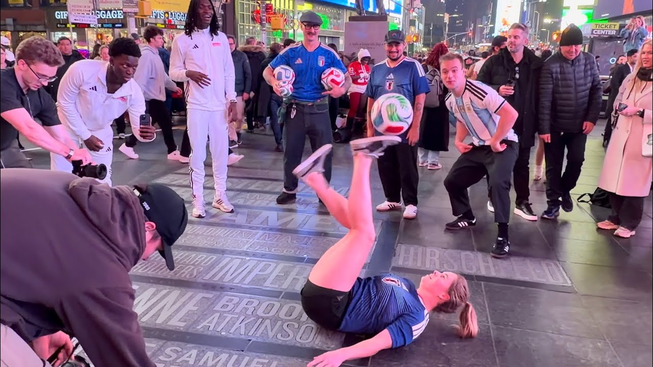 Times Square Friday Night Walking Tour | NYC Nightlife in 4K - YouTube
