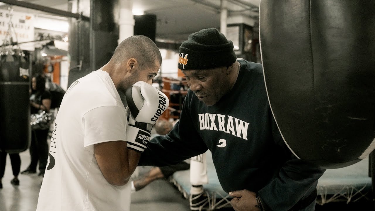 Smile Through The Pain 🥊 Boxing Gleason's Gym w/ Leon 'Cat' Taylor ...