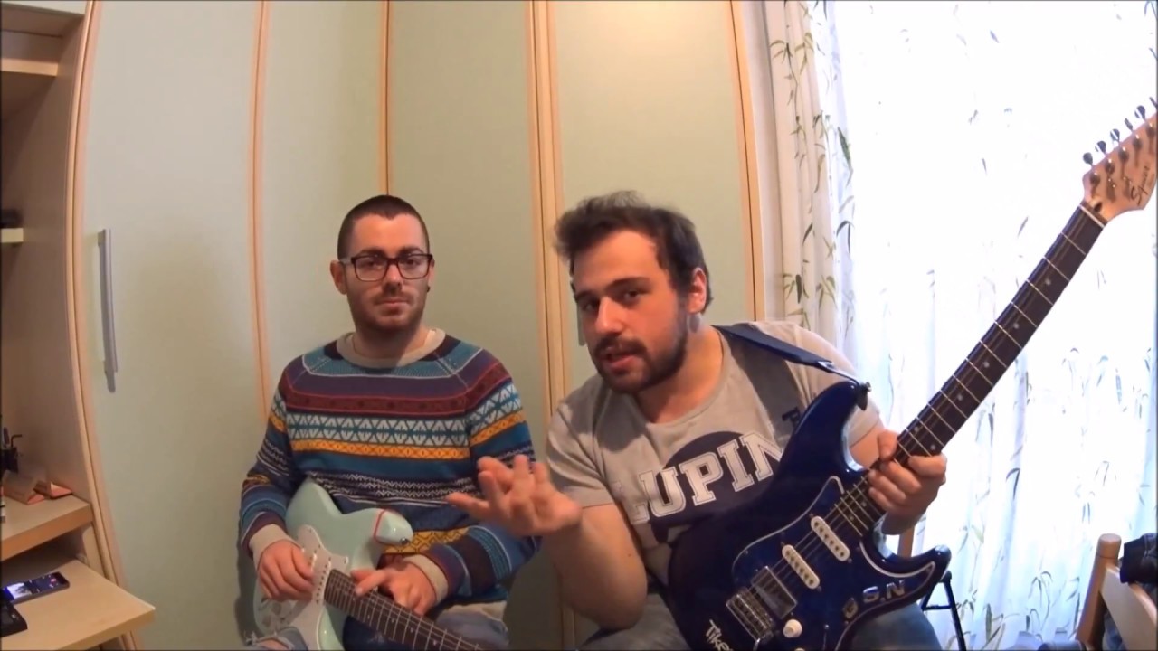 Squier Affinity vs Squier Bullet Strat (Fender) - YouTube