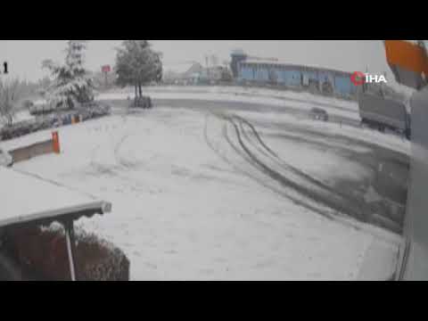 Nevşehir’de Feci Kaza Kamerada: Buzlanan Yolda Takla Attı