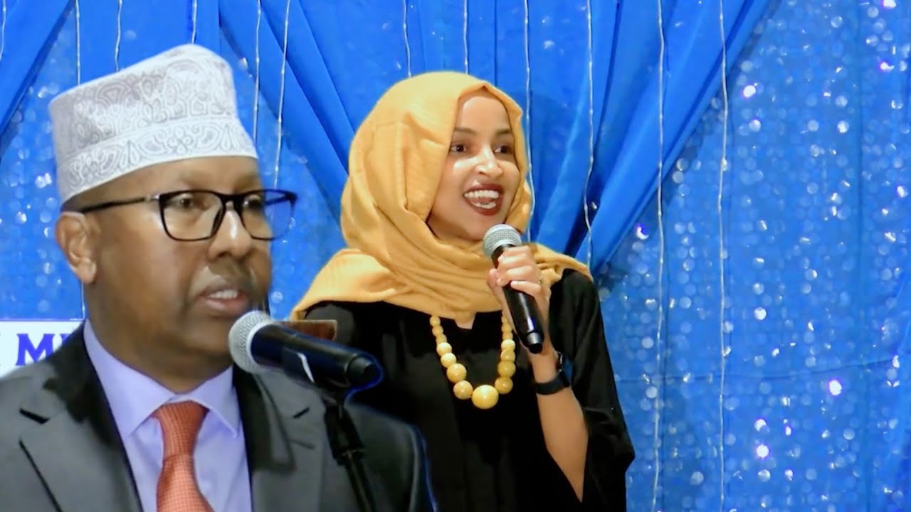 DAAWO: xildhibaan Ilhaan Cumar oo Wasiir Fiqi si weyn ugu soo dhaweesay ...