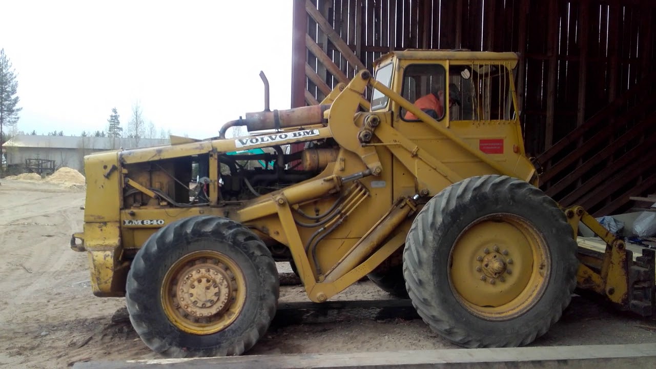 Volvo BM 840 cold start - YouTube