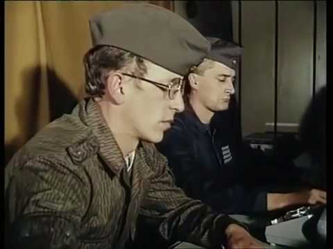 DDR NVA Lehrfilm ABC Luftangriff durchden Feind Titel Luftalarm ...