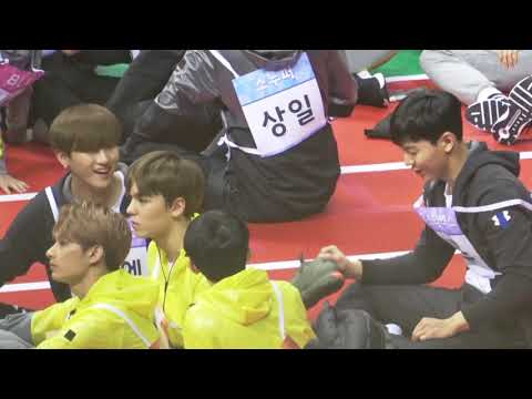 Monsta X I.M smelling Shownu's shoes (2018 ISAC)