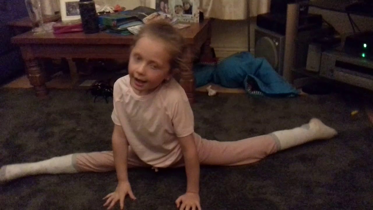 6 year old contortionist - YouTube