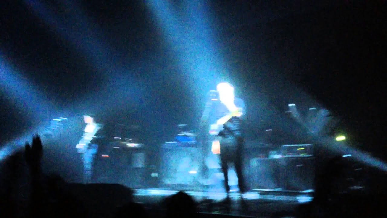 The XX concert - YouTube