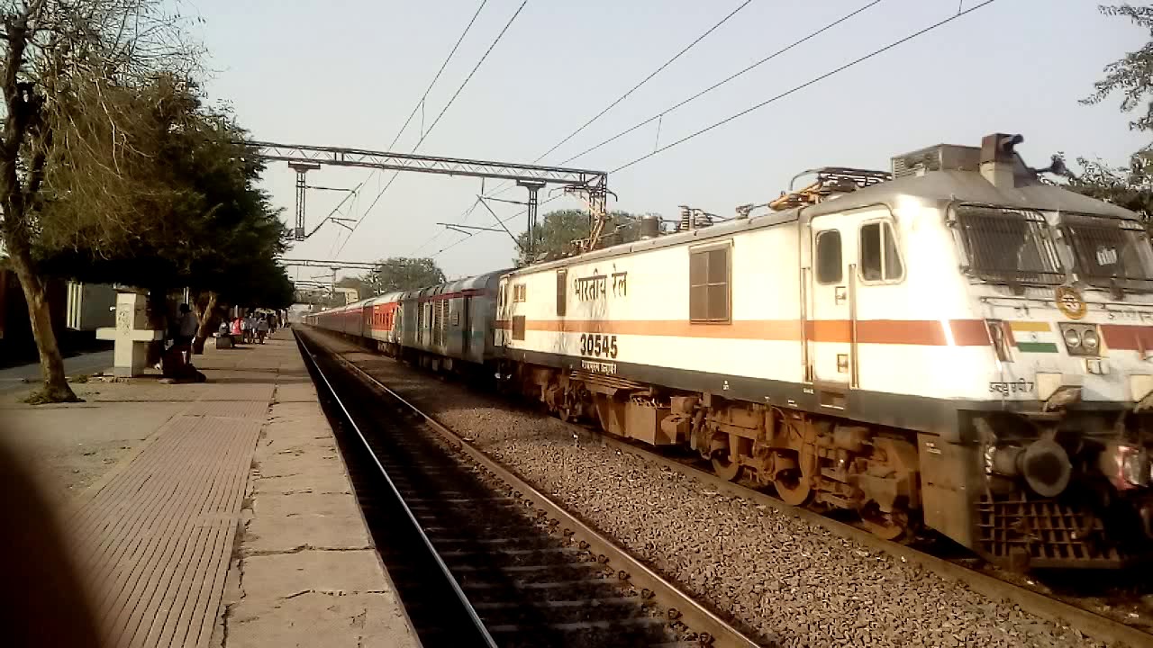 Hazrat Nizamuddin-Chennai Central ||12270 Duronto express at Full mps ...