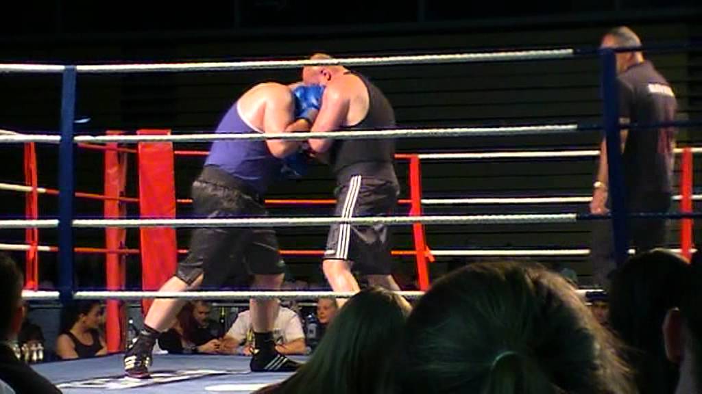 Steve Loftus boxing at Fenton manor Part Three - YouTube