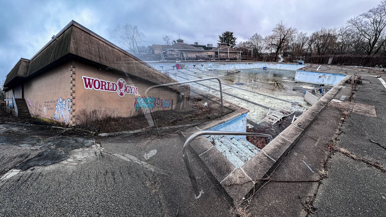 Abandoned Mafia Owned Worlds Gym And Restaurant- Covered In Mold+Smell ...