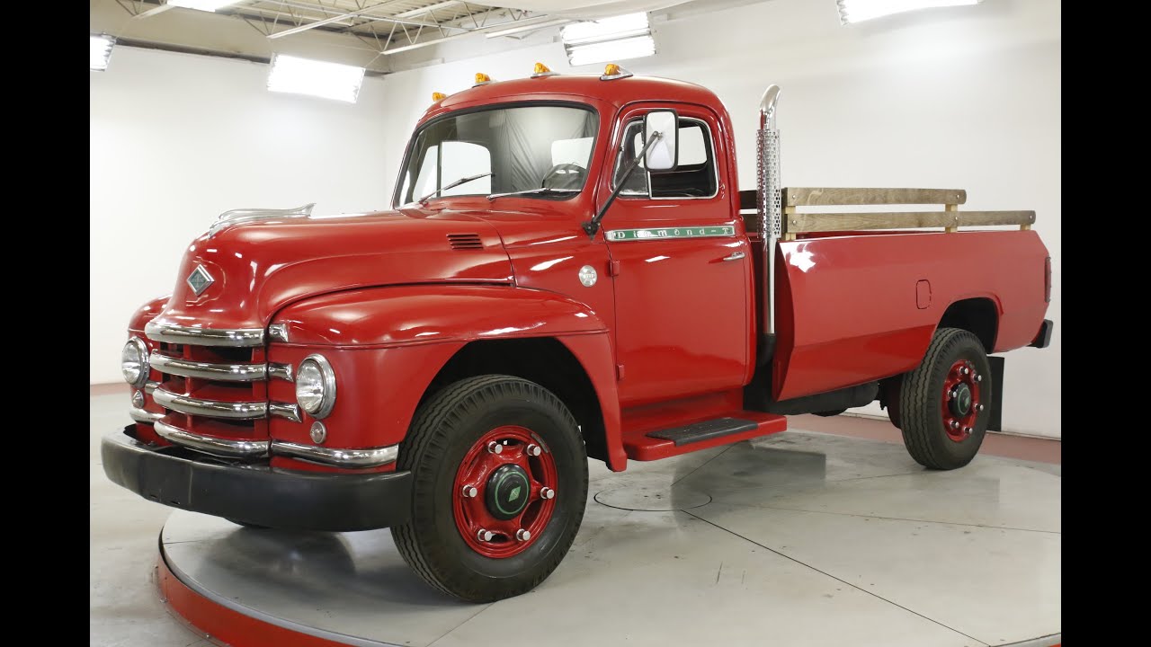 1952 DIAMOND T - YouTube