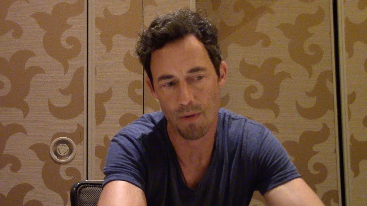 Tom Cavanagh Interview - The Flash Season 2 - YouTube