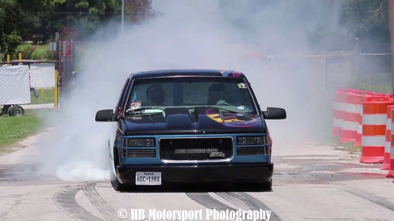 Texas Wake N' Scrape 2017 Burnout Contest - YouTube