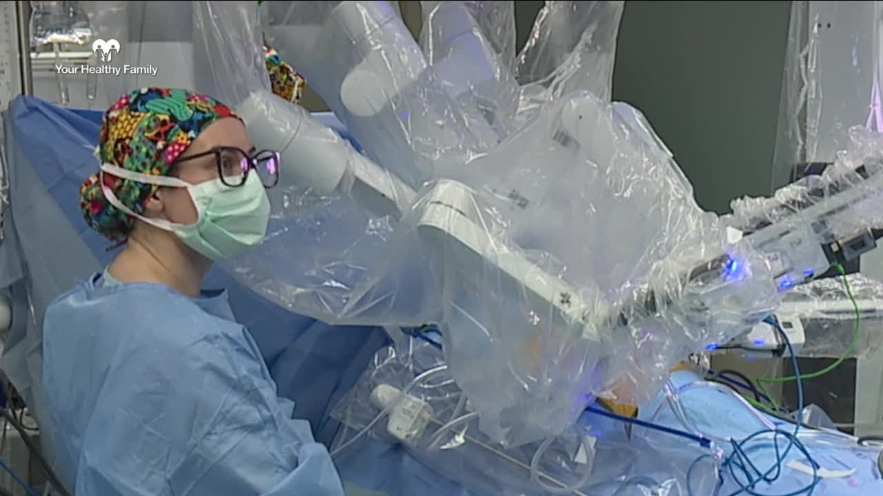 Your Healthy Family: Doctors at NCH use robot to repair hernias - YouTube