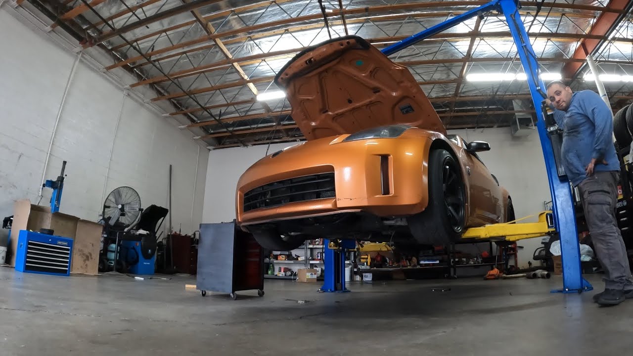 Replacing Clutch on Nissan 350z with Arian Z1 Midweight Clutch Kit ...