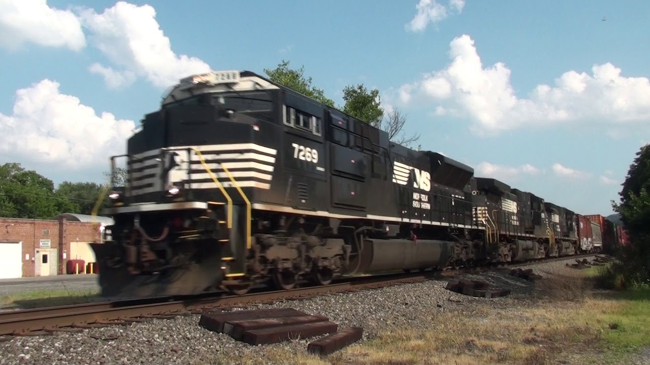 NS 37T in Walnutport on Tuesday July 30th., 2019 at about 5:00PM - YouTube