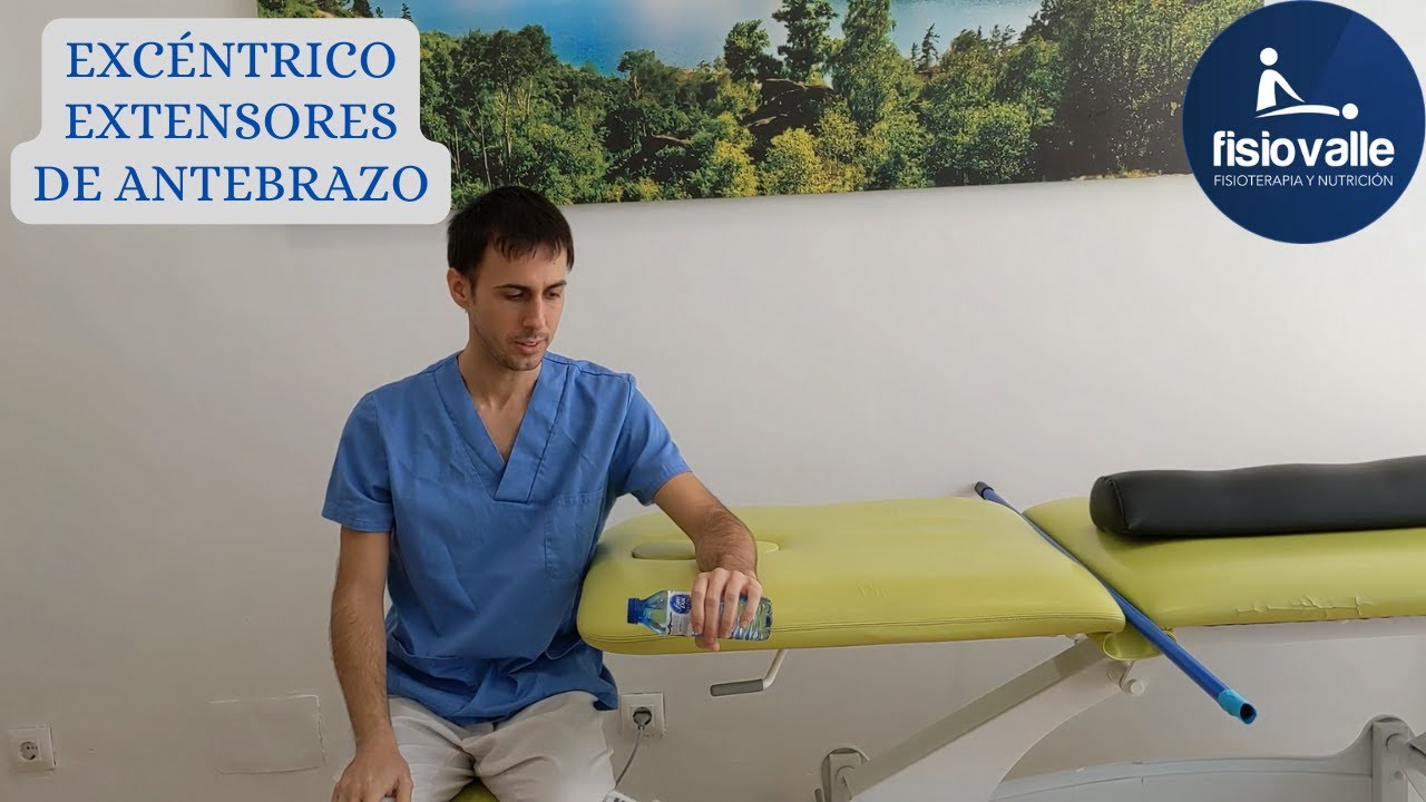 Ejercicio excéntrico extensores antebrazo - YouTube