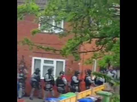 SAS and Armed Police raid Manchester home - YouTube
