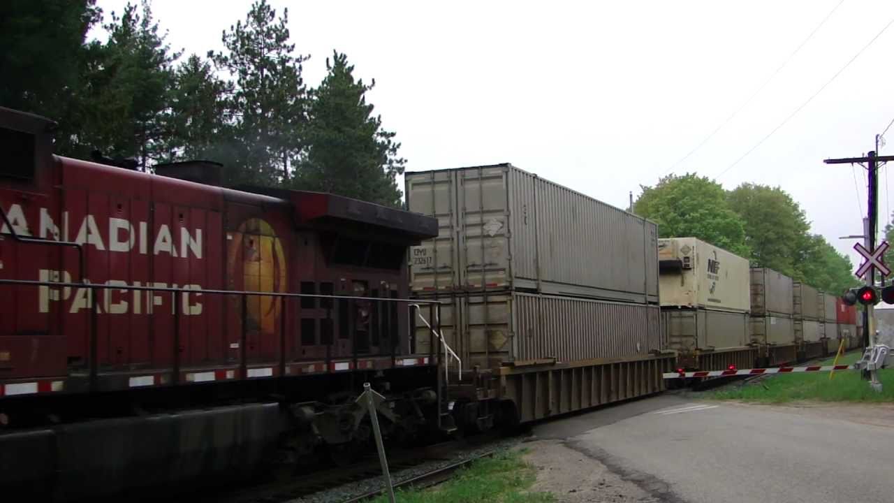 CP 8822 departs Craighurst (24MAY2011) - YouTube