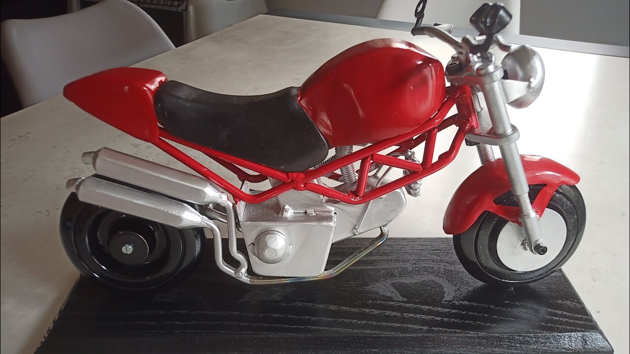 Moto Ducati miniature fait main - YouTube