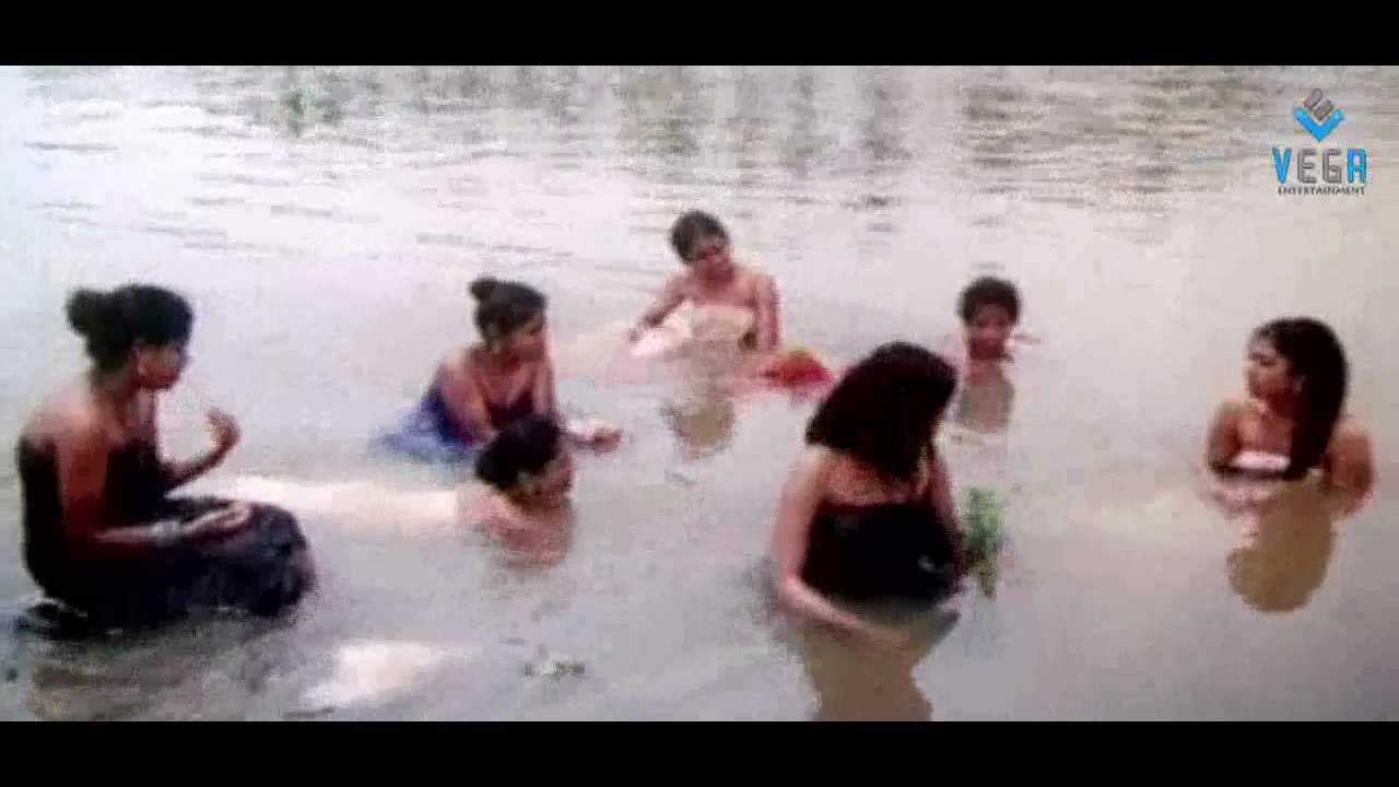 Thunaiyeruppal Bannari Movie : Bathing at River - YouTube