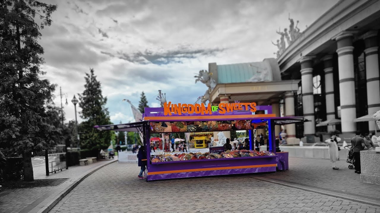 Kingdom of Sweets outside Trafford Centre | Sweets - YouTube