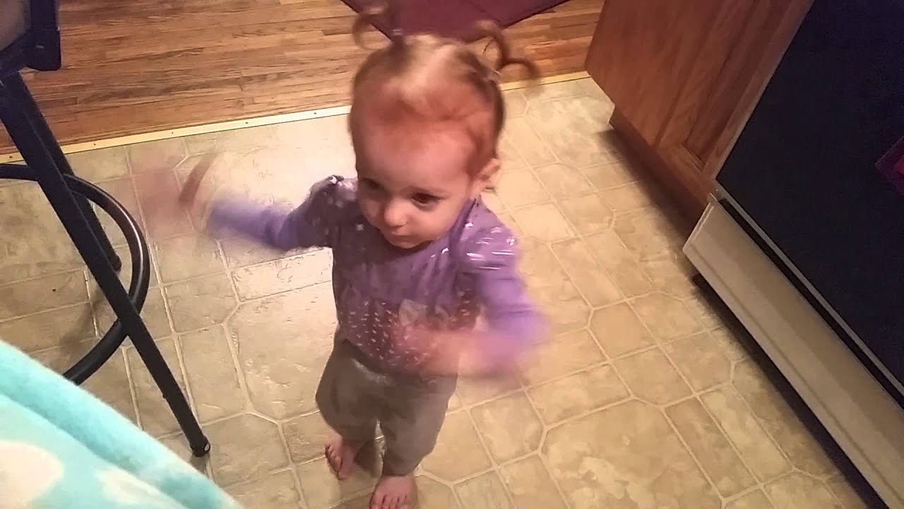 *MUST WATCH* lol Brielle doing the squishy dance - YouTube