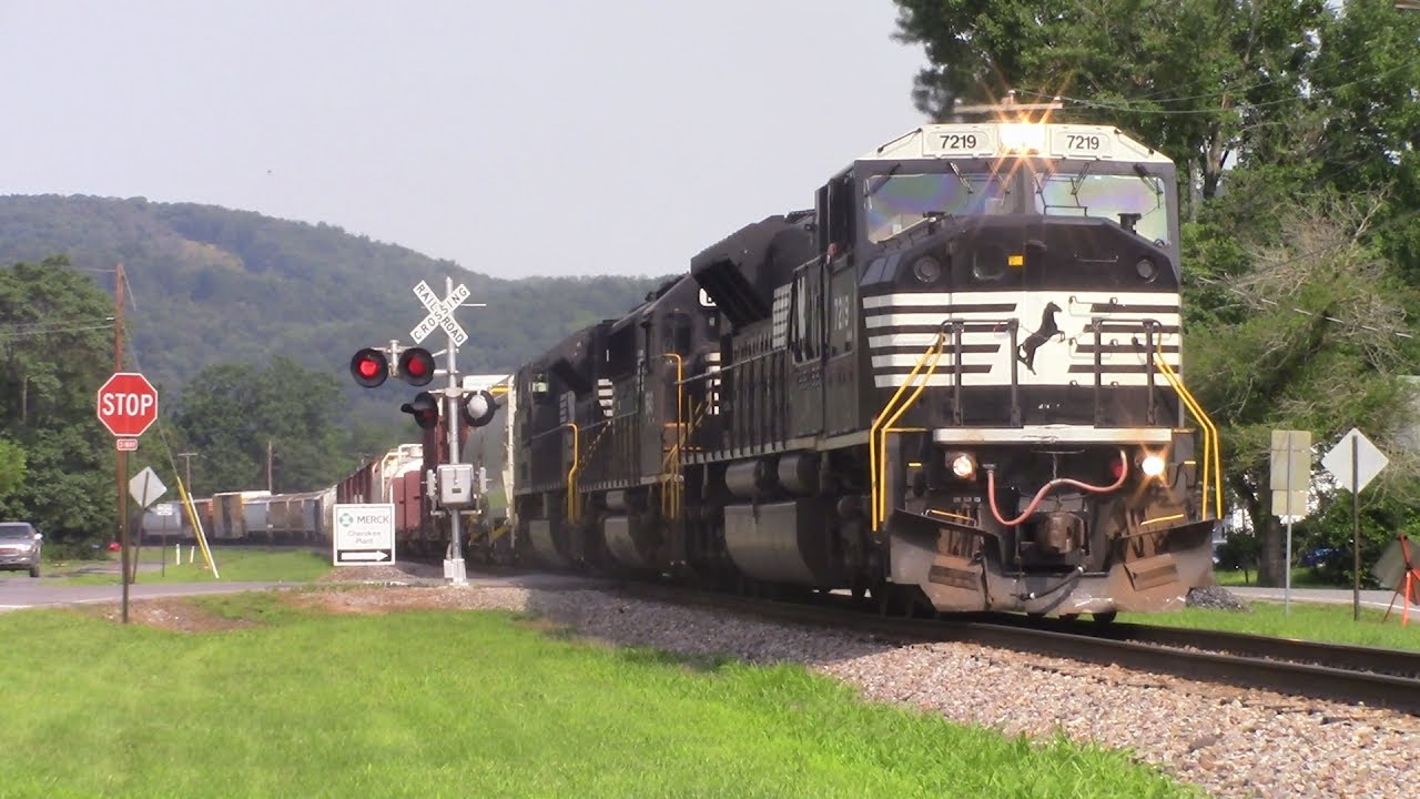NS 14R w/ NS SD80MAC #7219 - YouTube
