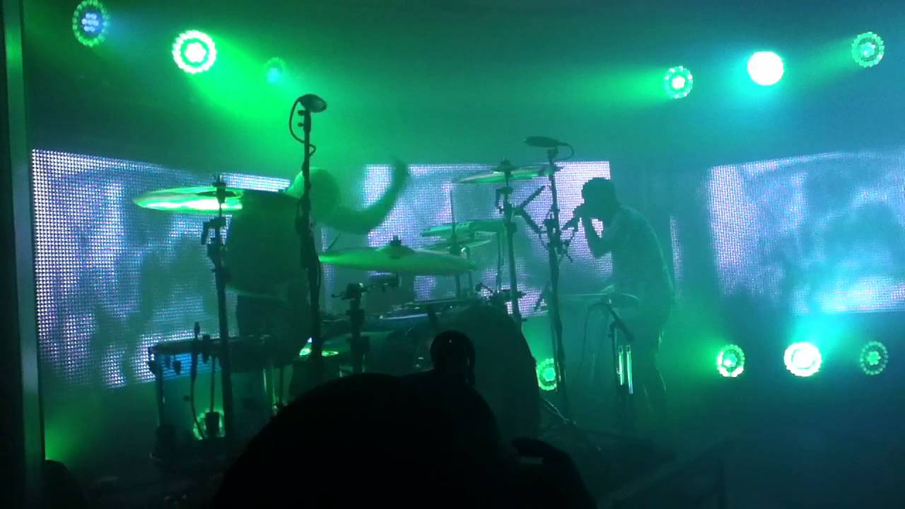 Twenty One Pilots - Fall Away (Indianapolis) - YouTube