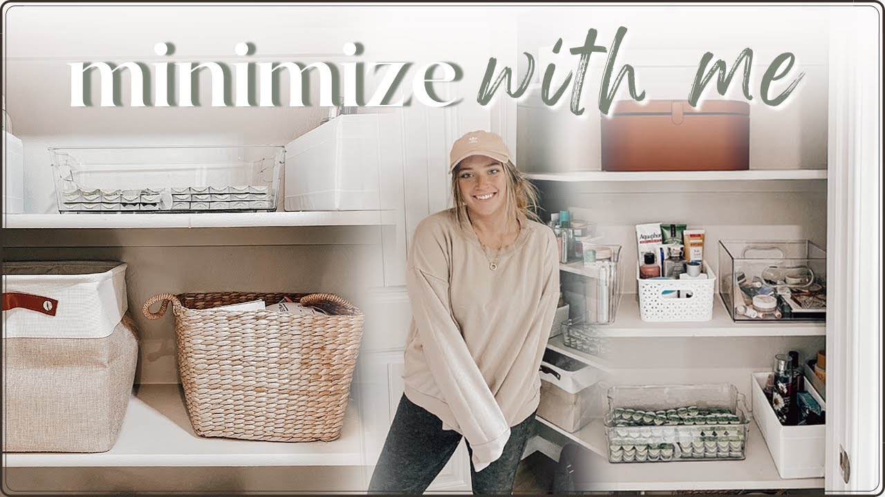 MINIMIZE WITH ME extreme declutter of the master bathroom // organizing ...