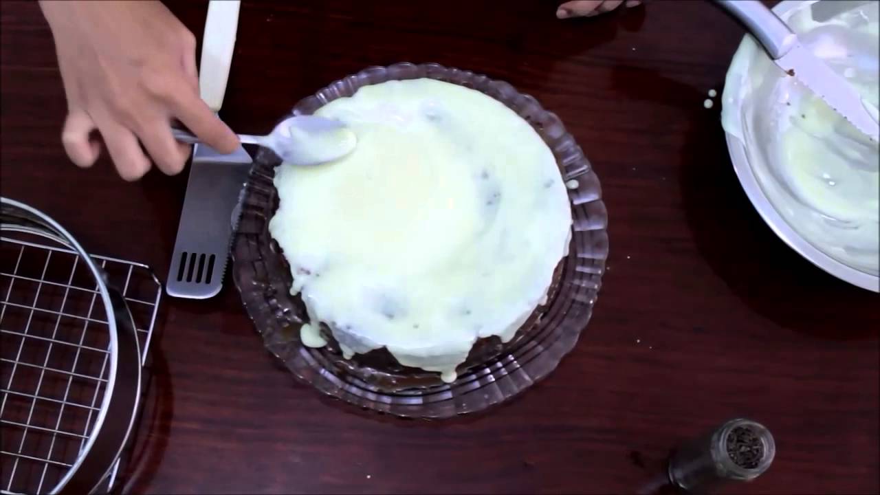 Learn how to bake a cake: Coating the cake - YouTube