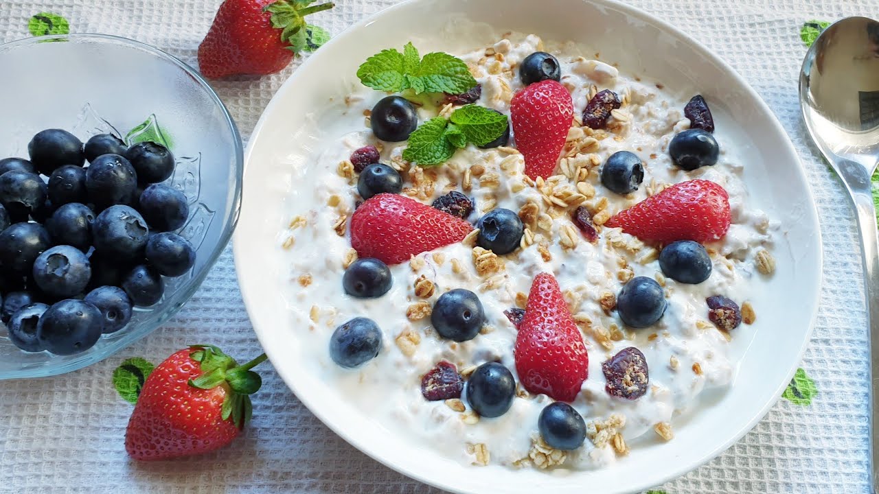 HEALTHY BREAKFAST RECIPE || MUESLI RECIPE || MUESLI BERRIES YOGHURT ...