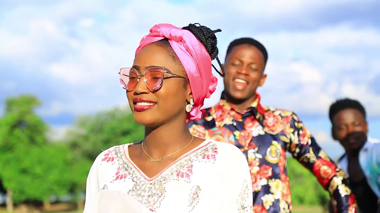 Garzali miko and maryam yahaya sabuwar waka Arashi - YouTube