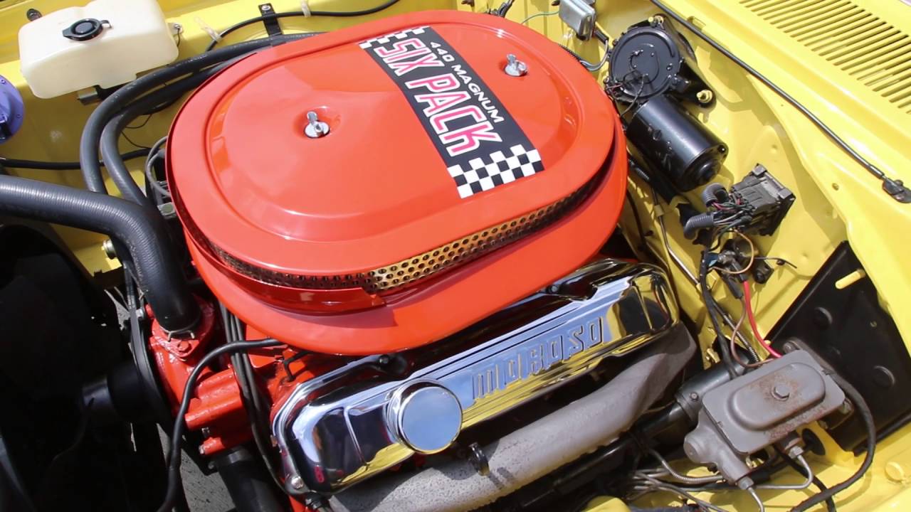 1969 Plymouth Road Runner 440 6 pack Banging through the Gears. - YouTube