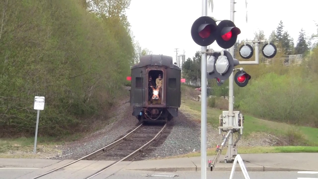 NW Railway Museum | Snoqualmie Falls RxR Crossing (Weird E-Bells) - YouTube
