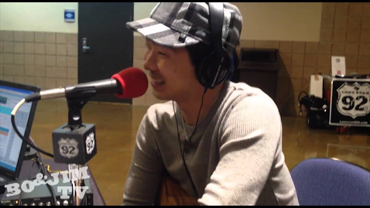Jake Shimabukuro on the Bo and Jim Show part 1 - YouTube
