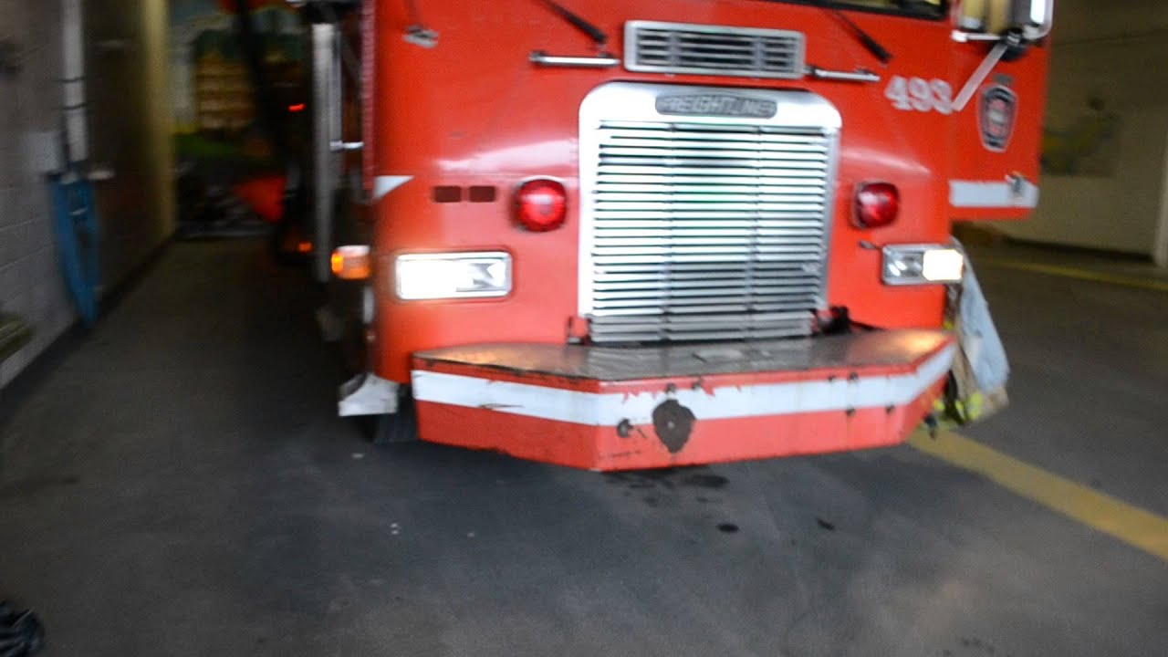 Montreal 1992 Freightliner Cabover Fire Truck Start Up - YouTube