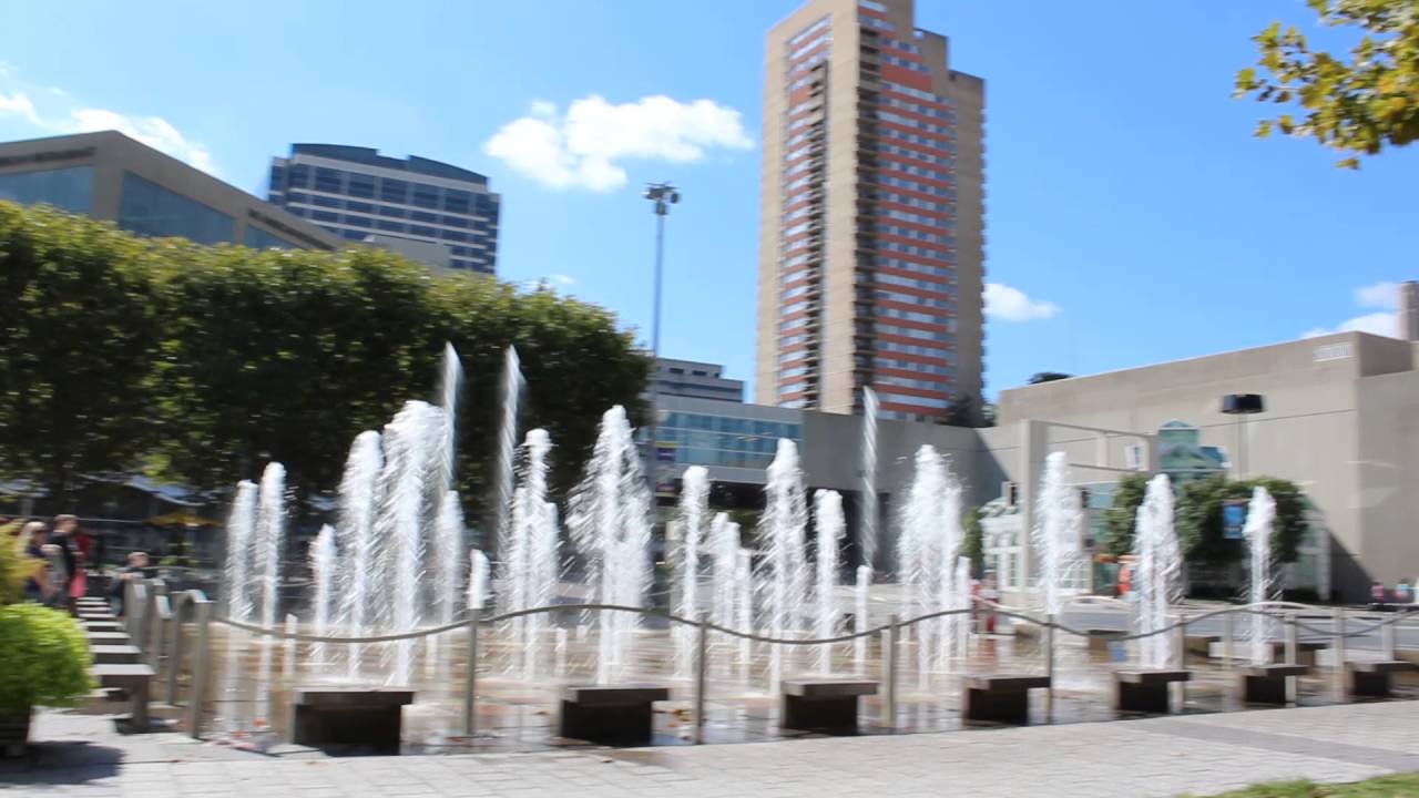 Crown Center Square Fountain - YouTube