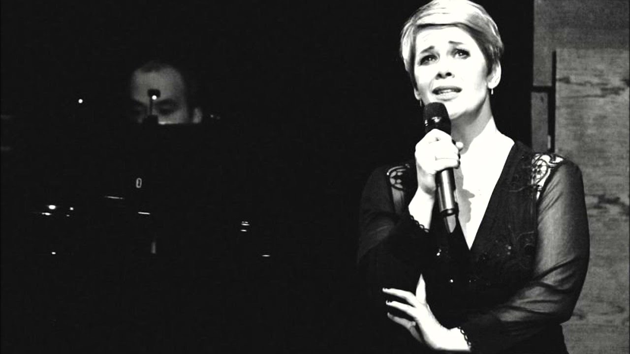 Linzi Hateley -Carrie Medley - YouTube