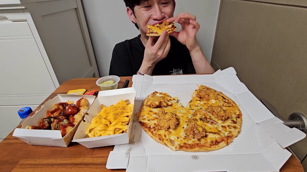 [맘스피자/SUB] 싸이피자 + 매콤김떡만 + 치즈뿌치감자 - YouTube