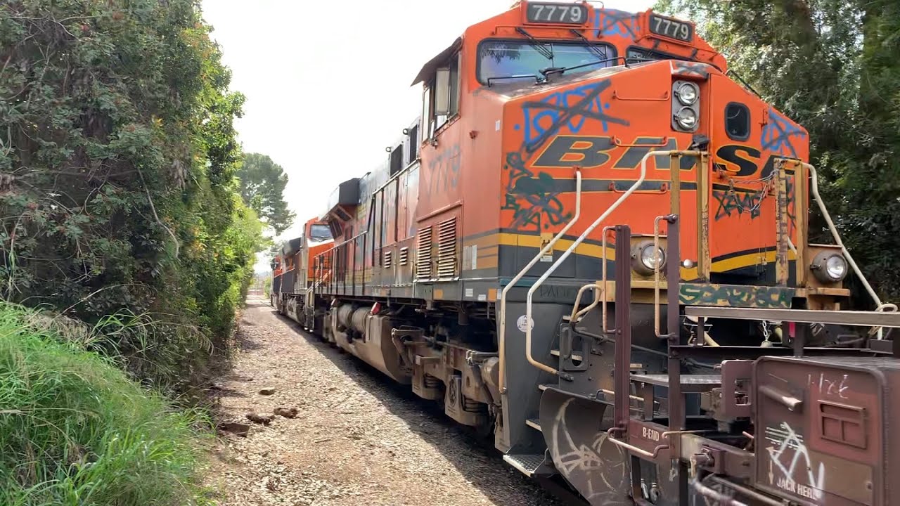 BNSF Train Close Up - YouTube