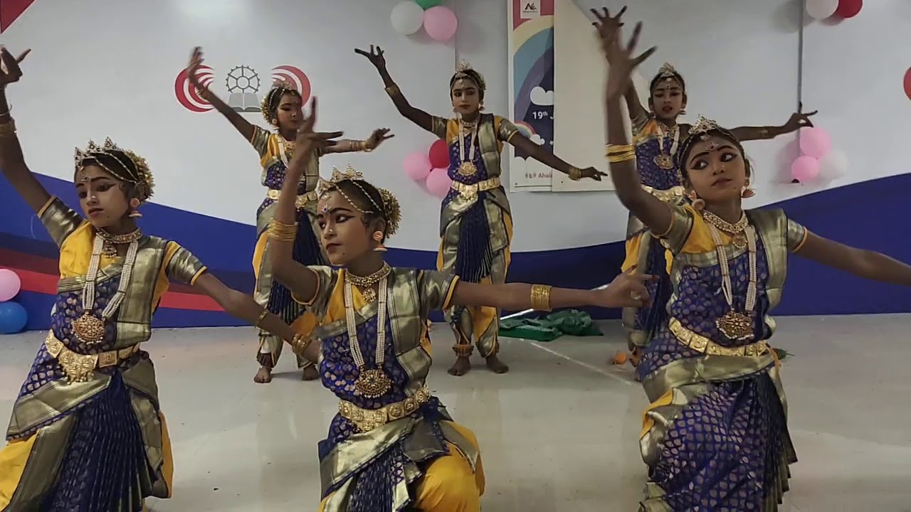 eect talent show 19/1/2020 - YouTube