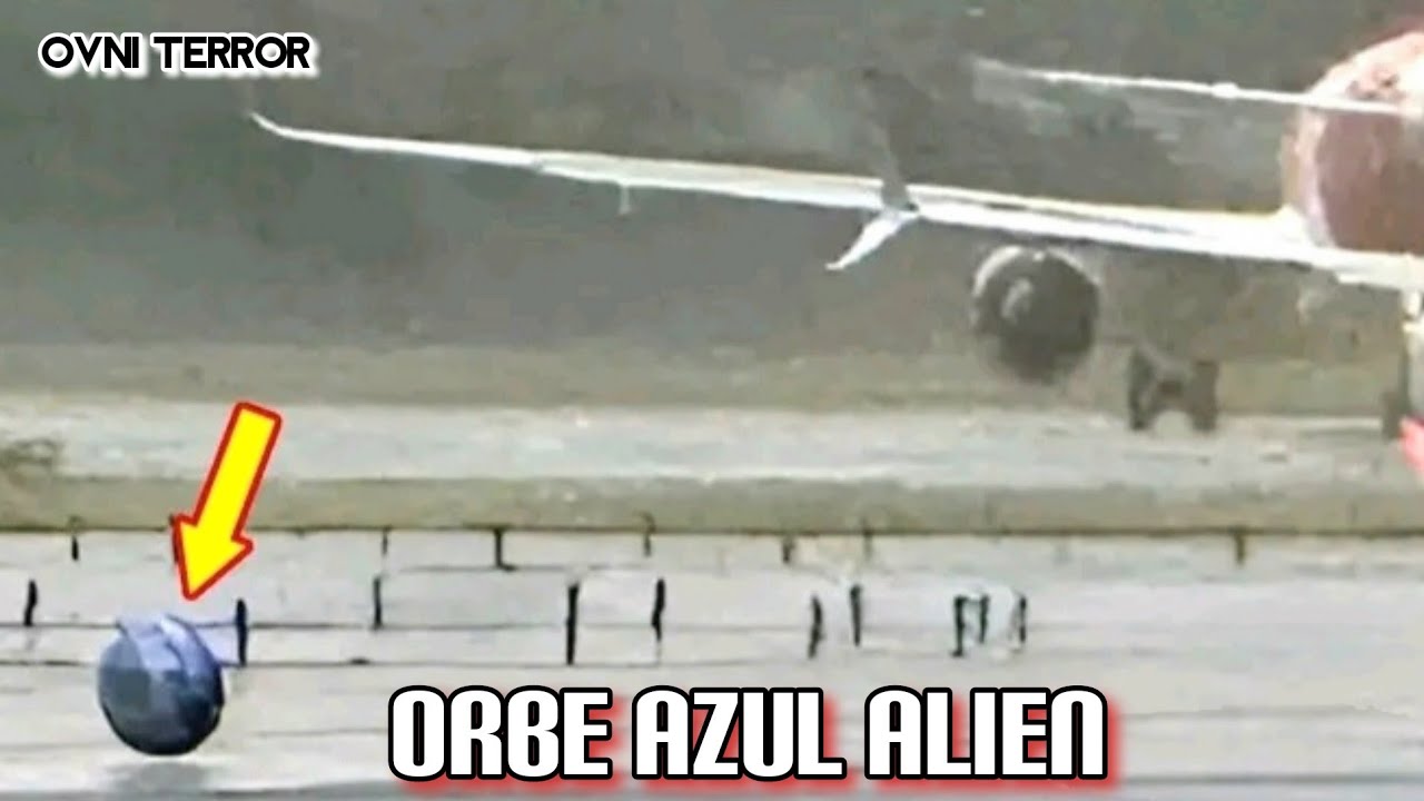 Objeto esferico orbe azul grabado descendiendo a la pista del ...
