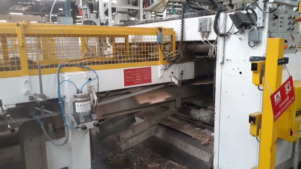 MARTIN 616 CASEMAKER WITH 2 FLEXO AND ROTARY UNIT IN PRODUCTION - YouTube
