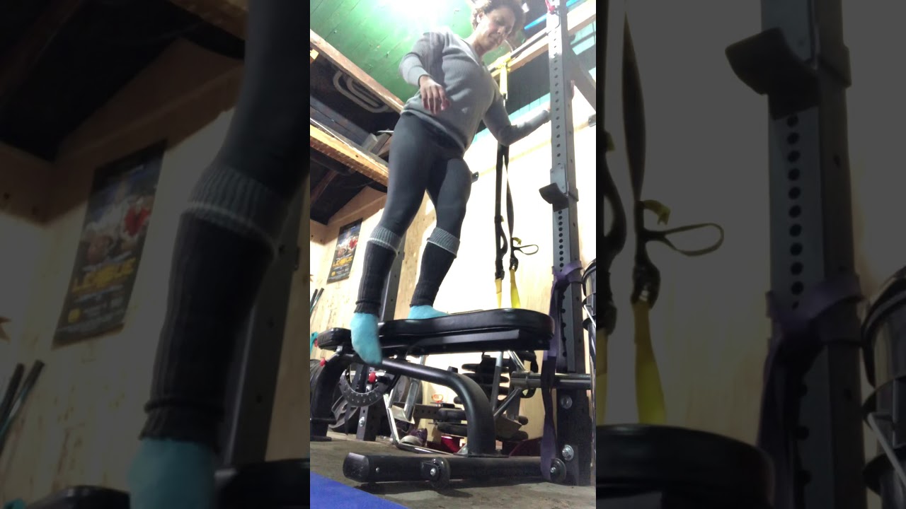 Bench Lateral Tap Down - YouTube