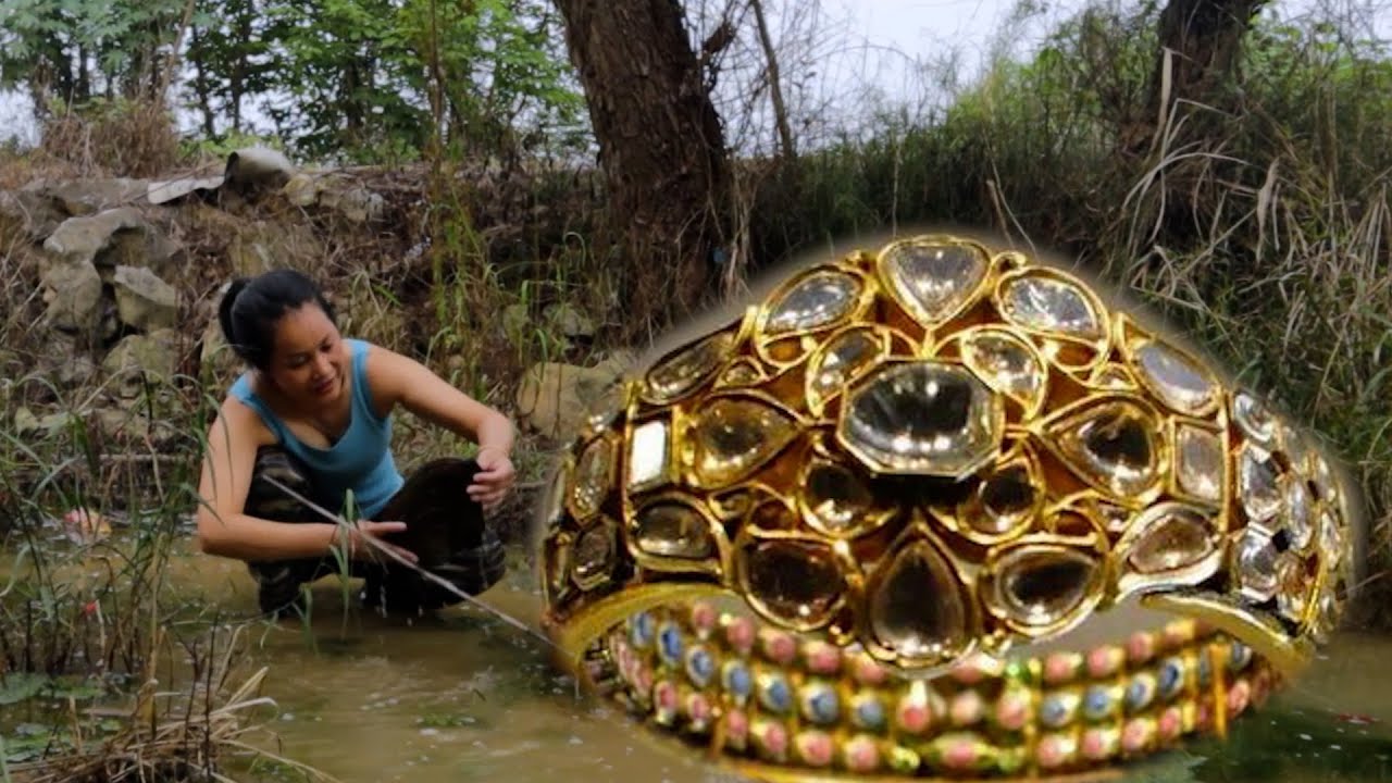 Sexy beauty river discovers huge pearl shells, smashed open inside ...