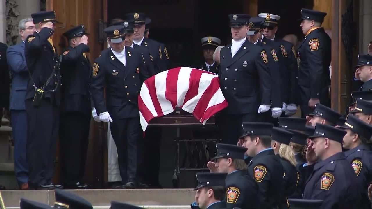 Hundreds say goodbye to Pittsburgh's fallen Battalion Chief John Walsh ...