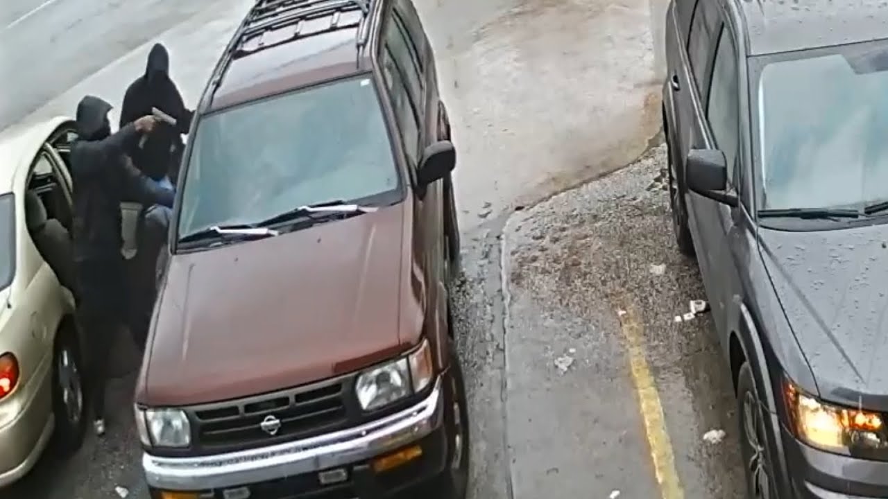 Attempted armed robbery caught on video in Birmingham - YouTube