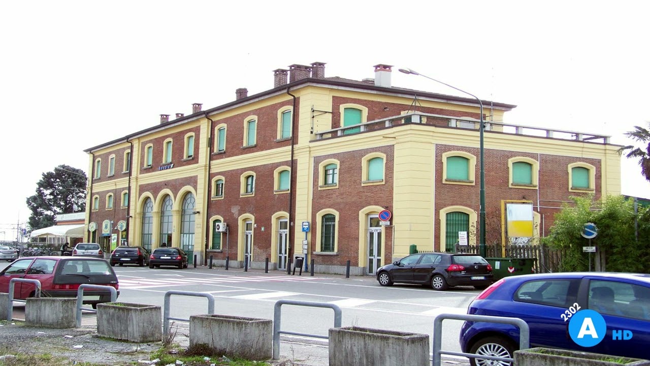 Annunci alla Stazione di Rovato - YouTube