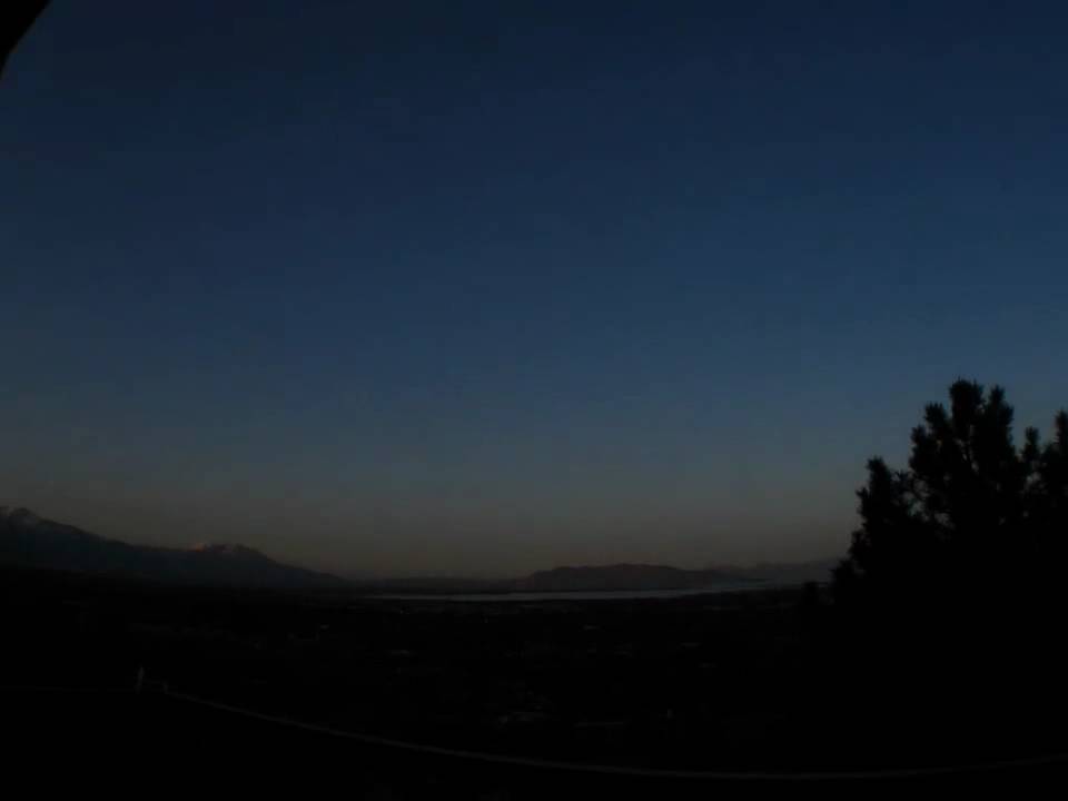 Time-lapse morning moonset - YouTube